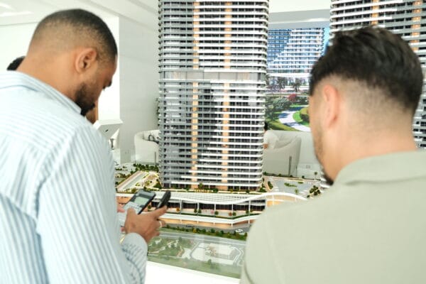 SOPRA Dubai explore le projet SkyHills Astra de HRE